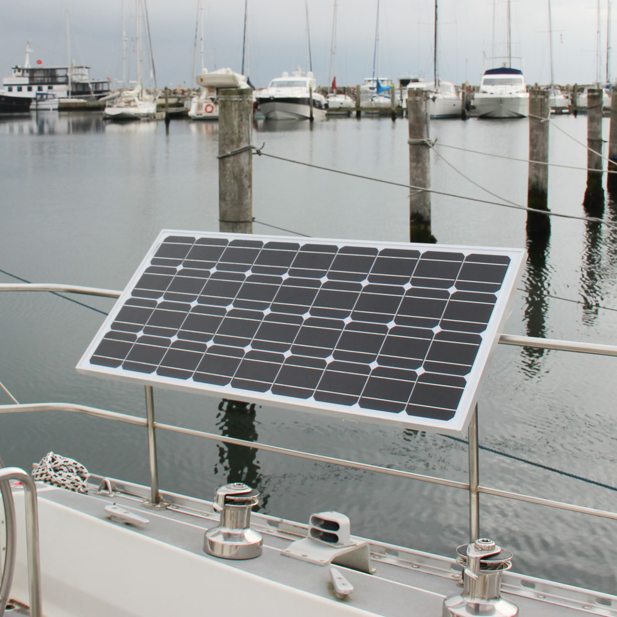 Solcellebeslag til både